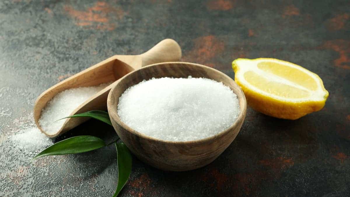 Come creare una candeggina delicata e fatta in casa per bucato splendente