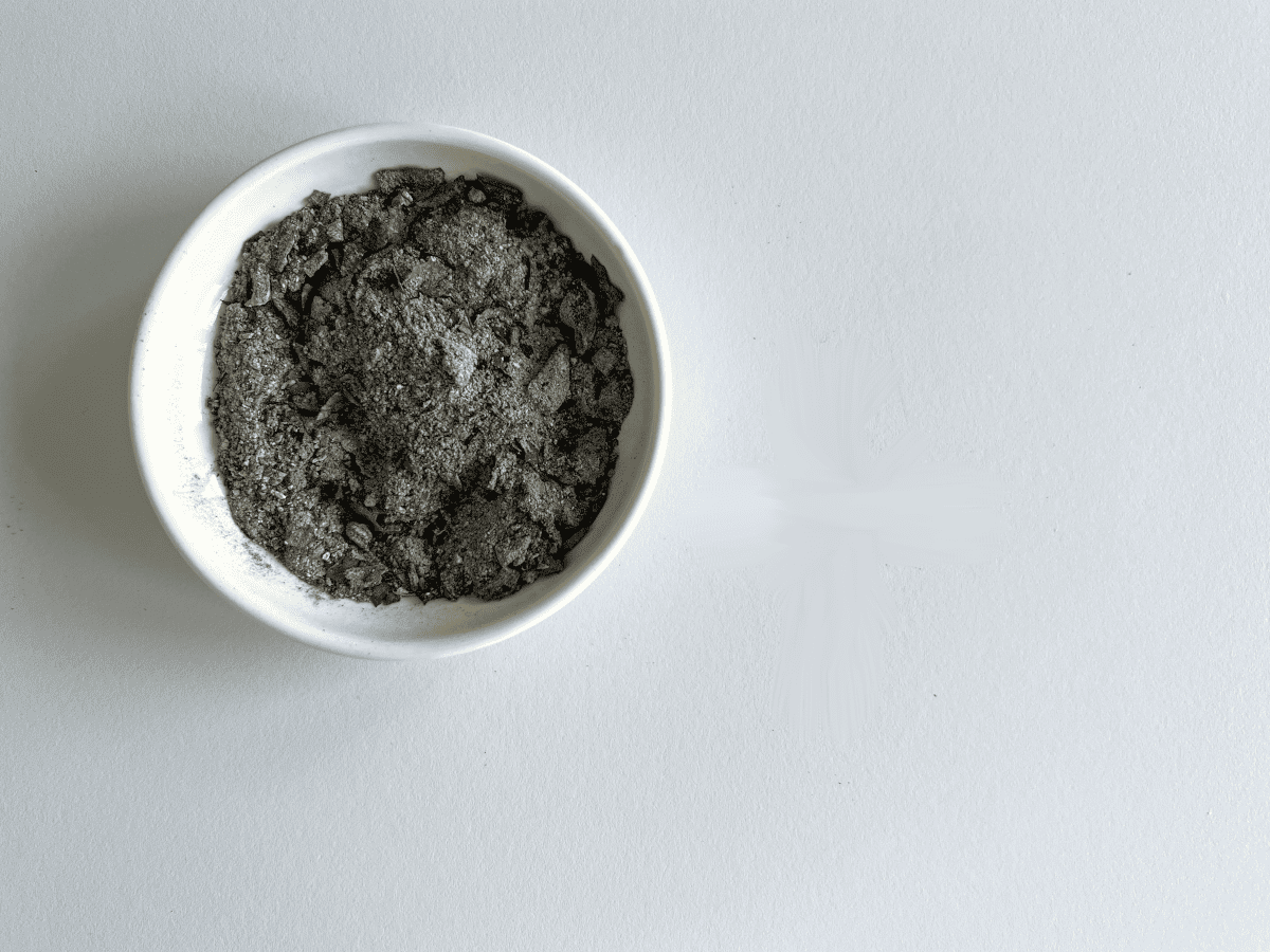 I benefici della cenere per le piante: come e perché utilizzarla