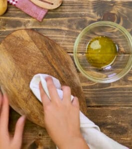 Come riuscire a pulire il legno con rimedi naturali che abbiamo in casa